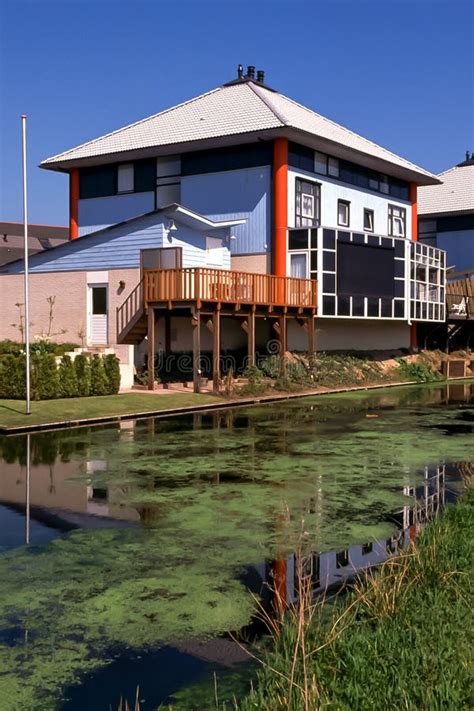 Moderne Woonarchitectuur In Nederland Redactionele Foto Afbeelding Van Europa Woon 36789396