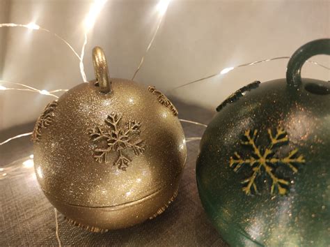Stl File Christmas Surprise Ball 🎄 ・3d Printable Model To Download・cults