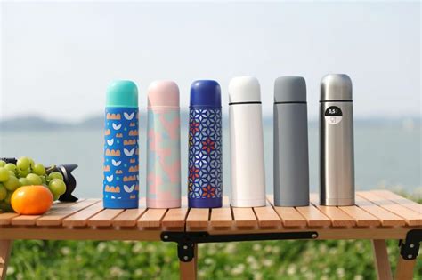 500ml 이중 벽 304 절연 실크 스크린 스테인리스 스틸 진공 열병 병 의 고품질 500ml 이중 벽 304 절연 실크 스크린 스테인리스 스틸 진공