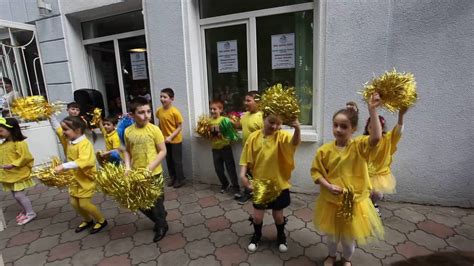 წიწილების ცეკვა ქართულ ამერიკული უმაღლესი სკოლის 1 5 კლასის მოსწავლეების შესრულებით Youtube