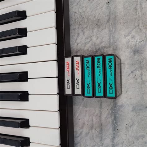 Yamaha Dx7 Digital Programmable Algorithm Synthesizer W Ram Carts And B Evolution Music