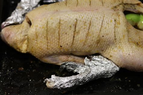 Гусь в духовке целиком с хрустящей корочкой – пошаговый рецепт ...