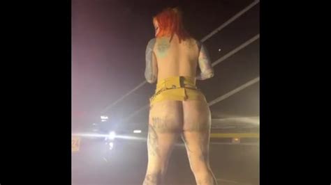 I Get Naked On Bridge And Drivers Love Big Ass