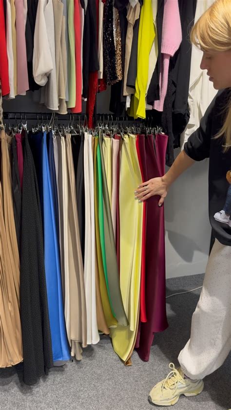 Костюм Сукня Брюки Спідниця Блуза 🧚‍♂️Красивий костюм з вишитими квітками — це справжній