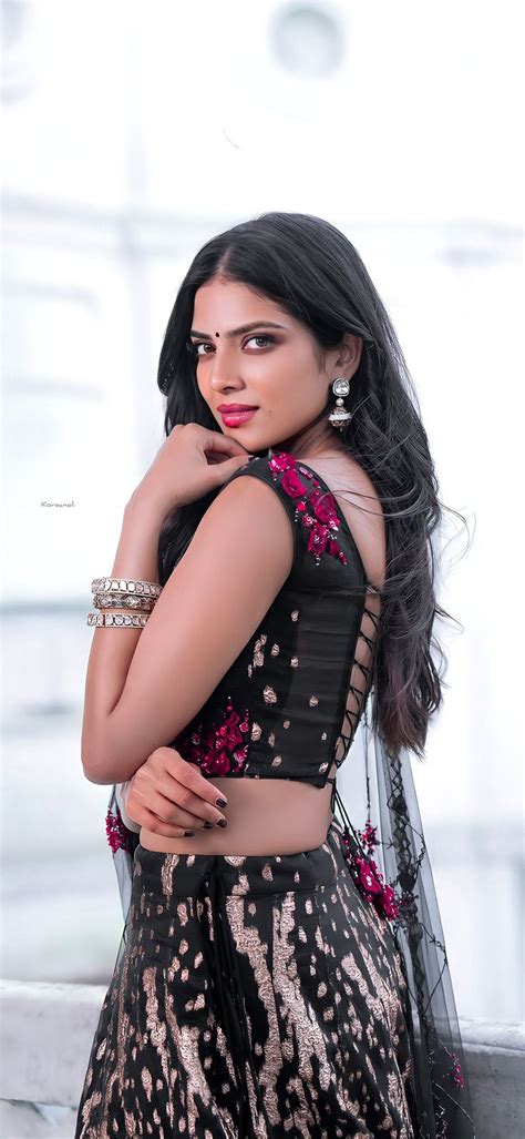 Pin By Vinuukey Third Eye On Malvika Mohan Most Beautiful Indian Actress Beautiful Italian