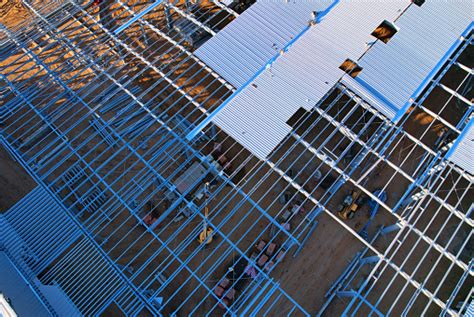 금속 구조물에서 창고 건설 라이트 게이지 강철 프레임에 산업 건물 대들보에 대한 스톡 사진 및 기타 이미지 대들보 러시아