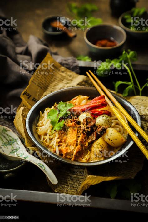카레 락사 해산물과 카레 수프를 곁들인 페라나칸 국수 수프 보울에 대한 스톡 사진 및 기타 이미지 보울 쌀국수 국수 0명 Istock