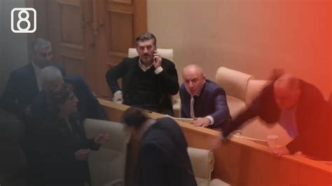 ცემა და ჩხუბი სესიის დარბაზში Youtube