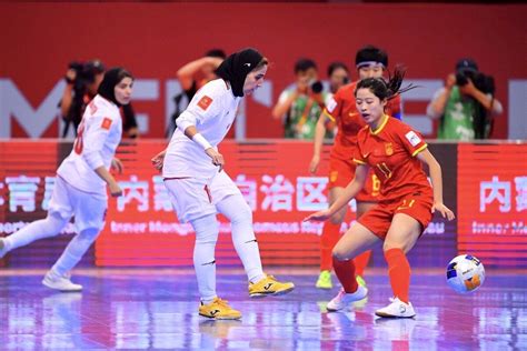 دختران ایران با عبور از دیوار چین جهانی شدند