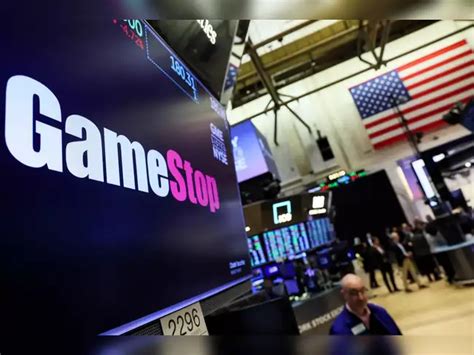 Gamestop Gamestop Rides On Online Pivot Videogame Demand To Beat