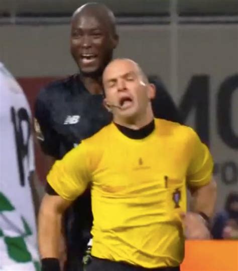 Portos Danilo Is Sent Off Because The Ref Ran Into Him The18
