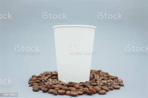 백서 컵 모형 또는 모형 템플릿 간단한 깨끗한 종이 컵 커피 원두 0명에 대한 스톡 사진 및 기타 이미지 0명 갈색 공란 Istock