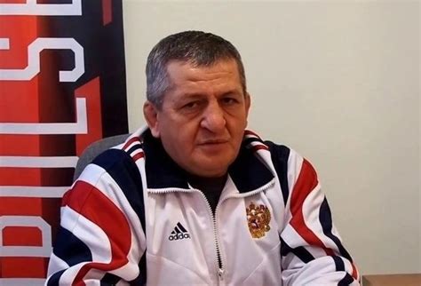 Отец Нурмагомедова отреагировал на оскорбления Макгрегора | Новости ...