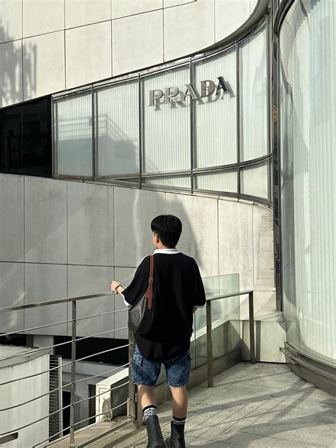 สวัสดีค่าา วันนี้มาพูดถึง Celine HÉloÏse ที่ลิซ่าใช้แล้วดูเก๋สุดๆ ค่ะ