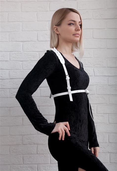 Портупея с листочками (белая)