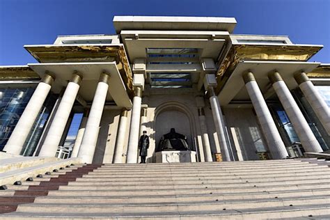 Хуульчийн эрх зүйн байдлын тухай хуулийн төслийн талаарх хэлэлцүүлэг