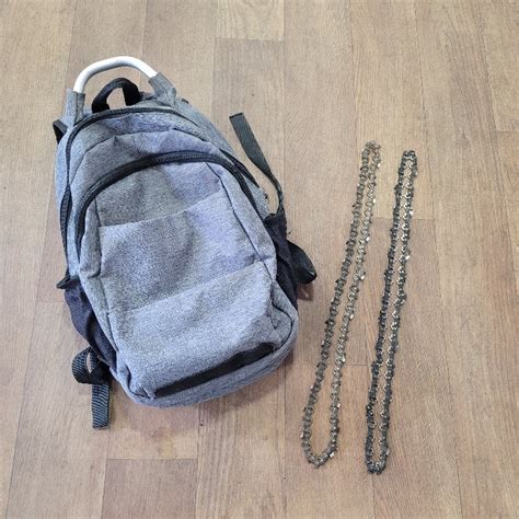 Рюкзак тряпчаний сірого кольору з написом «white б в та 2 цепки для бензопили б в Ua