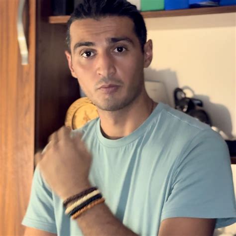 უბრალოდ ყველაფერ ბნელში არის ნათელი მთავარია ამ ნათელის დანახვა შევძლოთ შევძლოთ სწავლით