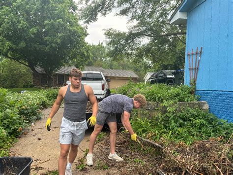 Iowa Football Teammates Gavin Hoffman Devan Van Ness Working As Two