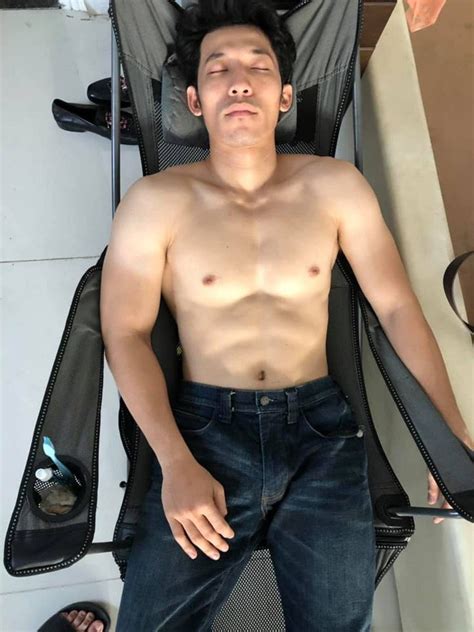 Giữa đêm Liên Bỉnh Phát khiến hội chị em mất máu khi khoe cận cảnh body 6 múi tiết lộ thành