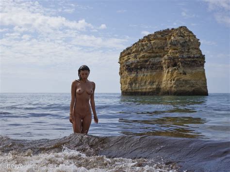 AMATEUR GIRL Anna L Naked Beach Px Porn Pic