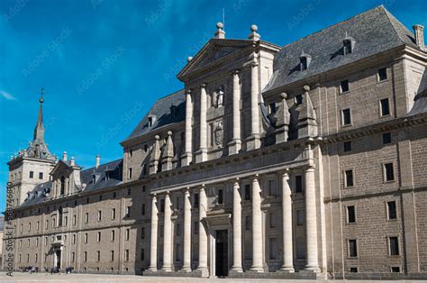Vista De La Hermosa Fachada Oeste Del Real Monasterio De San Lorenzo De El Escorial Siglo Xvi