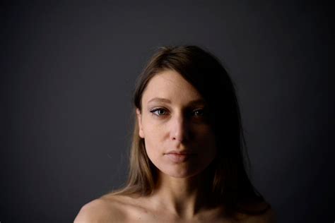 Modelo de desnudo para pruebas euros hora cada días e mes