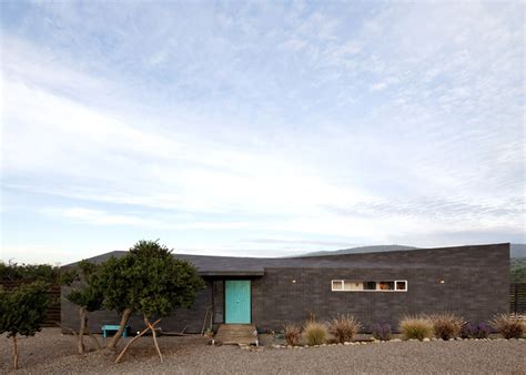 Maitencillo House By Mas Fernandez Sits At The Mouth Of A Valley