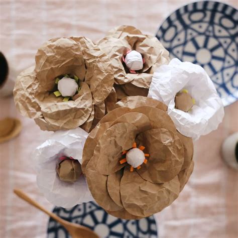 16 Ideas Sencillas De Flores De Papel Kraft 【top 2022】 Uma Manualidades