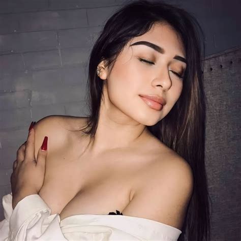 Daniela Molina (@daniela._.ml) • Threads, Say more