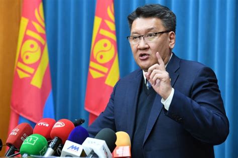 Сангийн сайд Б Жавхлан ХНХ ын сайд Х Булгантуяа нар төсвийн тодотгол өргөн барьсан талаар