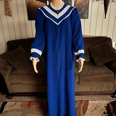 Vintage “vassarette” Velvet Robe Women~size Medium Gem