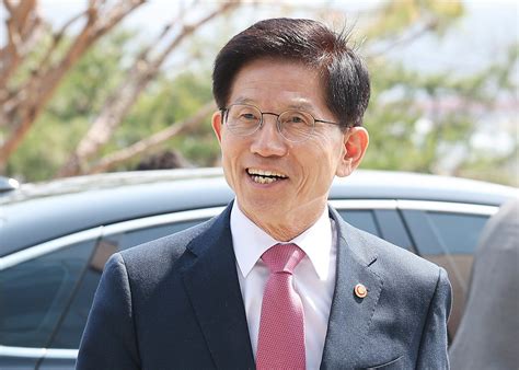속보 김문수 오늘 장관직 사퇴 대선 출마 전망