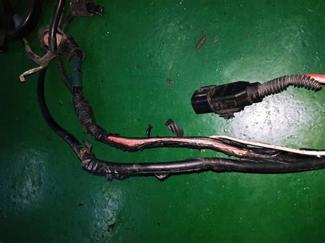 카렌스2 시동불량 시동안걸림 과전류로 인한 엔진배선 어셈블리 녹아내림 스타팅모터 과전류 접촉불량 노후 시동모터 배선작업 세루모터 전기작업대전 카젠 카맨샵 차세대