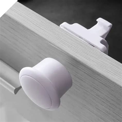 Комплект от 4 магнитни предпазни ключалки Edman магнитни за врата на чекмедже и шкаф 1 ключ