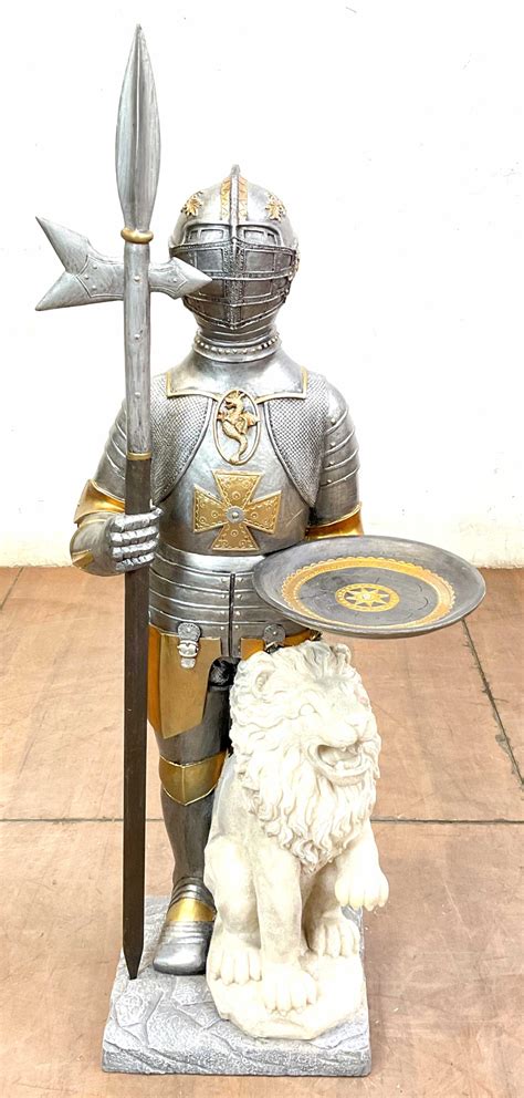 Lot Toscano Design Resin Knight And Lion