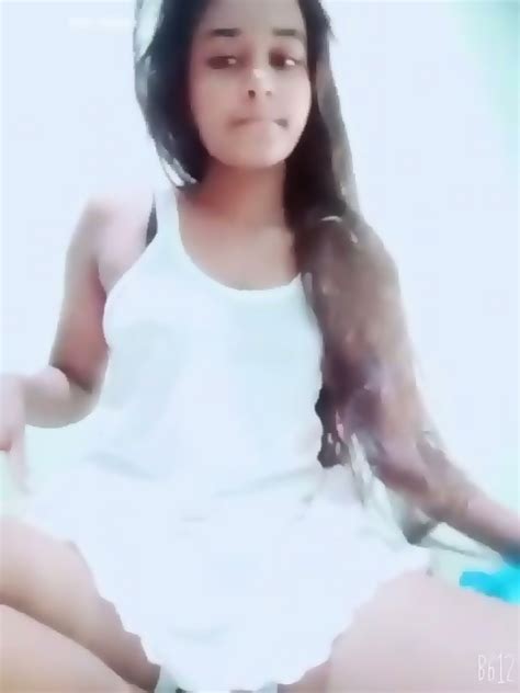 Beautiful Girlfriend Nude Showing For Lover Naked Video