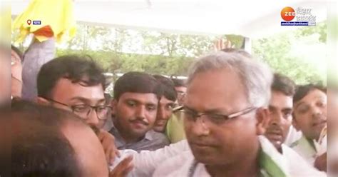 Odisha Cadre Ias Officer Manish Kumar Verma Joined Jdu Sanjay Jha Was Also Present उड़ीसा कैडर