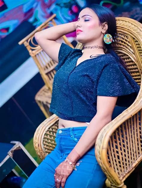 Shyna Khatri Web Series Videos Hot Photos Wiki Bio Instagram And More Spideyposts