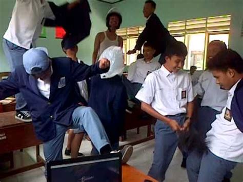 HARLEM SHAKE ANAK SEKOLAH (RPL2) SMKN1 SUMEDANG - YouTube
