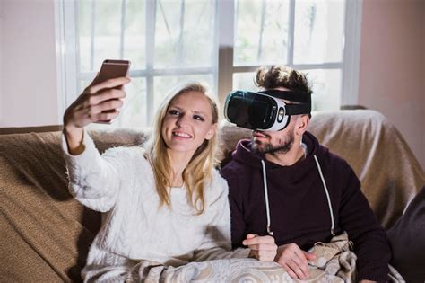 Paare Mit Vr Kopfhörer Der Selfie Nimmt Kostenlose Foto