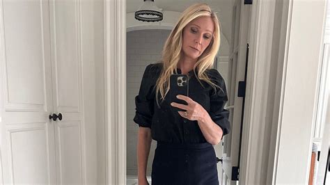 Gwyneth Paltrow 51 Shows Off Something Unusual About Her Toilet In
