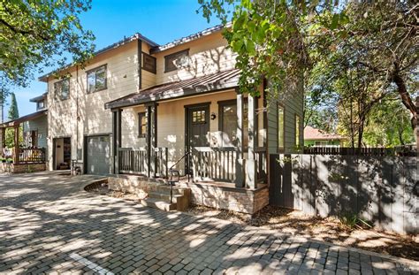 256 Rosebud Ln