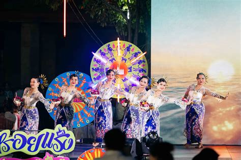 ลอยกระทง สานงานศิลป์ ศรีนครินทร์ ถิ่นวัฒนธรรม “งานวัด 4 ภาค”