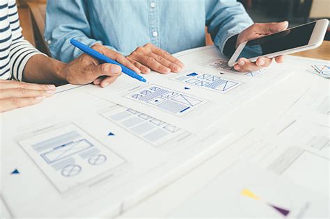 크리에이티브 웹 디자이너 계획 응용 프로그램 및 개발 템플릿 레이아웃 휴대 전화에 대한 프레임 워크 사용자 경험 개념입니다 개념에 대한 스톡 사진 및 기타 이미지 Istock