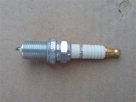 Champion QC12YC 946 71 Spark Plug