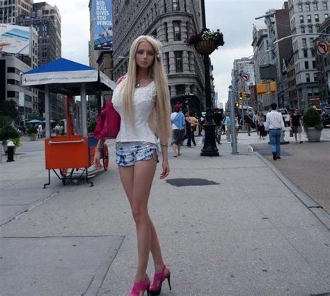 Valeria Lukyanova è Una Aliena Razzista Venuta Dallo Spazio
