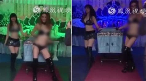 Rayakan Kematian Wanita Seksi Diundang Menari Di Pemakaman Citizen Liputan Com