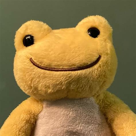 ｜日記｜ 已經很久沒有好好閱讀和書寫了，覺得身心靈都很匱乏。 剛剛看到張惠菁新散文集《與我平行的時間》書訊，十分期待。據說林薇晨近期也要出版新的散文了，還有沐羽的《造次》還沒買。希望不會買來又