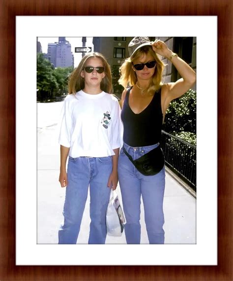 Goldie Hawn And Kate Hudson 85 X 11 Candid Color Unframed Collectable